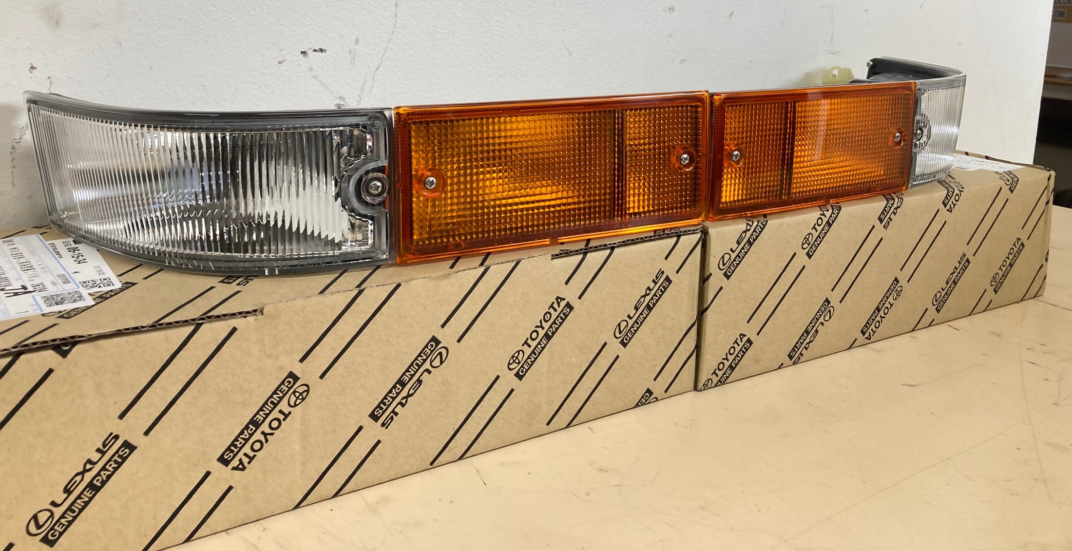 Toyota Sprinter Trueno AE86 Kouki indicator bumper lamps – Corolla Spares